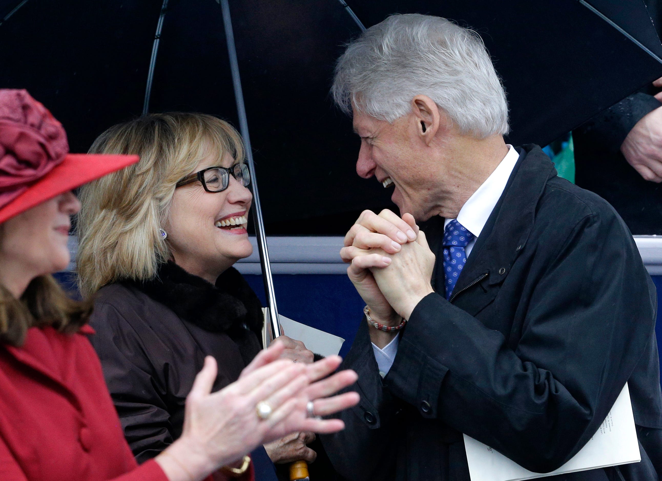 Bill Clinton copies Hillary meme in Twitter pic Bill Clinton copies Hillary meme in Twitter pic