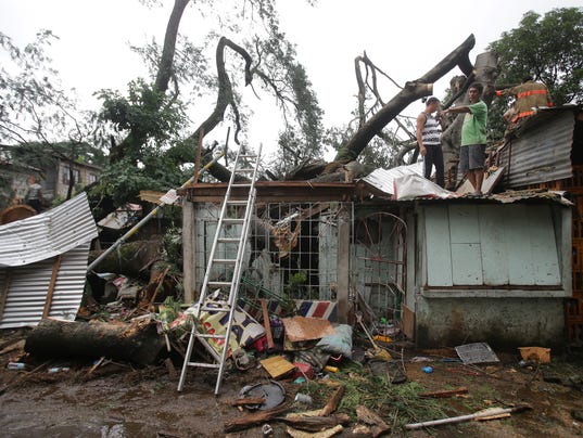 Typhoon Koppu batters Philippines, leaving 11 dead and hundreds trapped Typhoon Koppu batters Philippines, leaving 11 dead and hundreds trapped