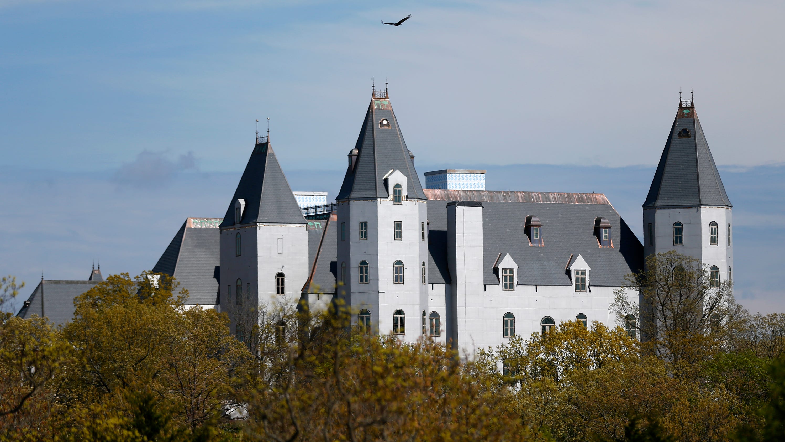 Multimillionaire Builds A 72 000 Square Foot Mansion In The Missouri