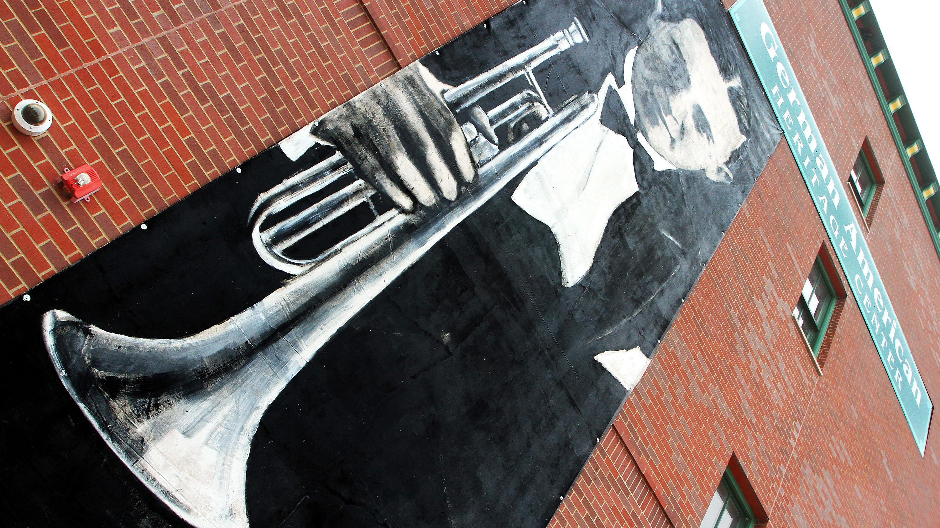 40 famous people from Iowa: Ashton Kutcher, Johnny Carson and more