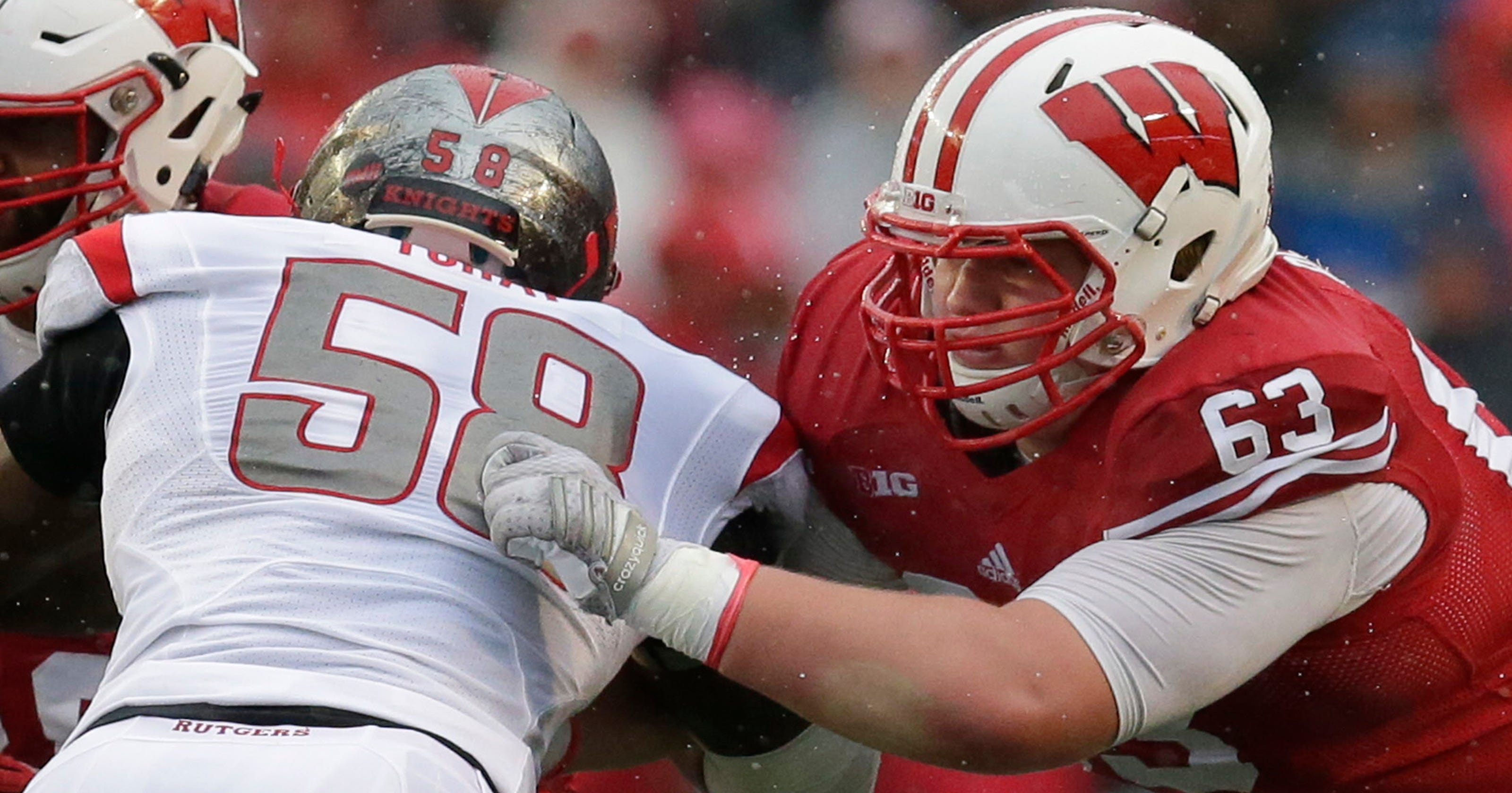 Wisconsin Badgers offensive linemen on regional cover of SI
