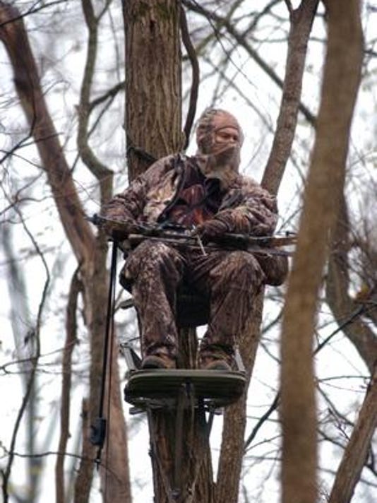 Hunters hurt in falls from tree stands