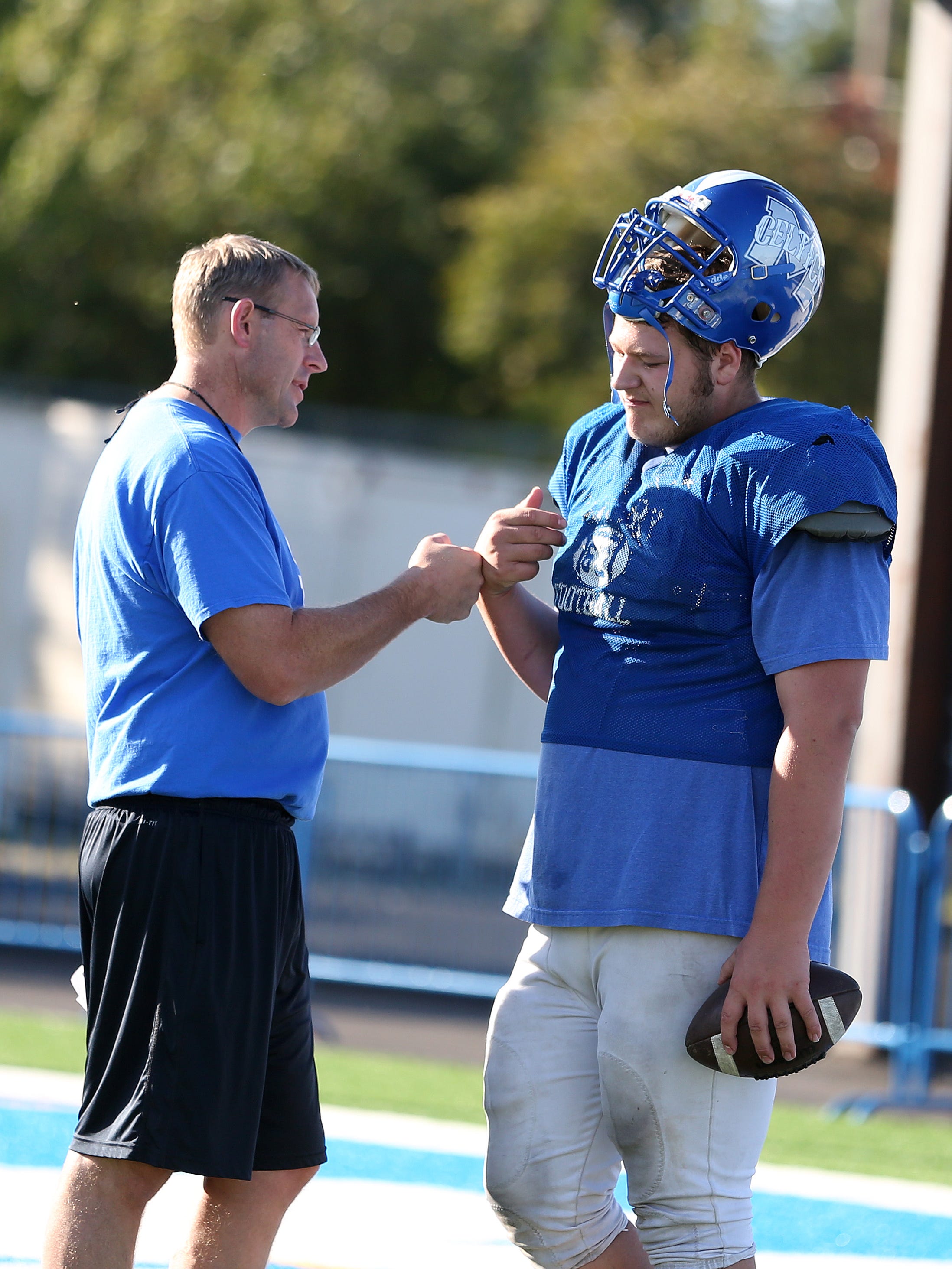 Longtime NFL player Scott Gragg back in Mid-Valley, coaching his son at ...