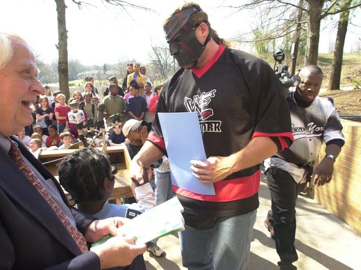 Glenn Jacobs, known as WWE wrestler Kane, announces run for Knox County ...