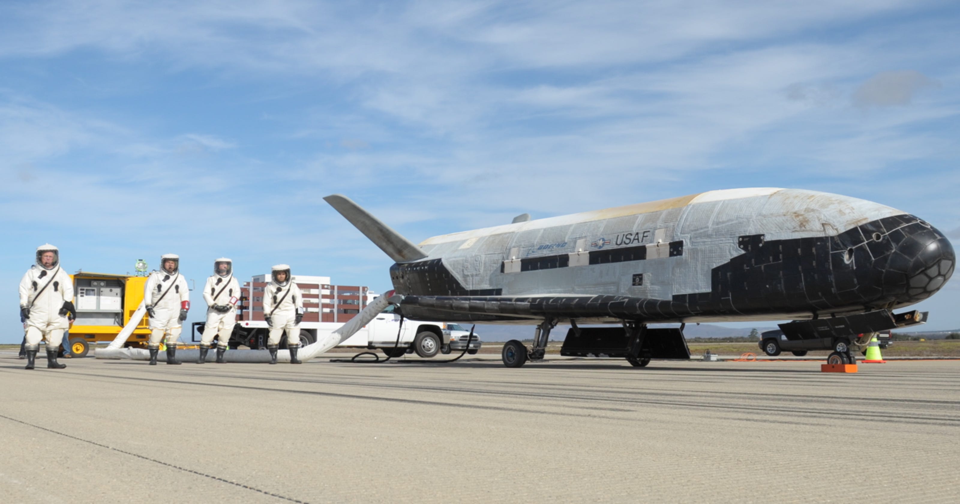 Secretive Air Force X-37B mini-shuttle breaks orbital record Secretive Air Force X-37B mini-shuttle breaks orbital record