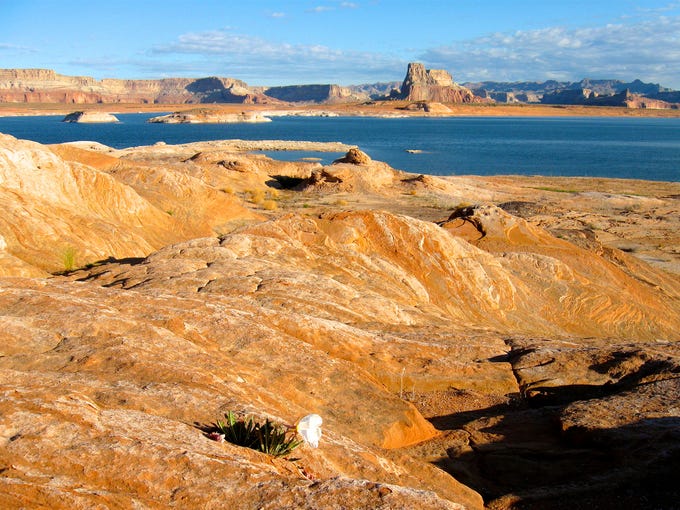 Lake Powell things to do: Antelope Canyon, Horseshoe Bend, boating