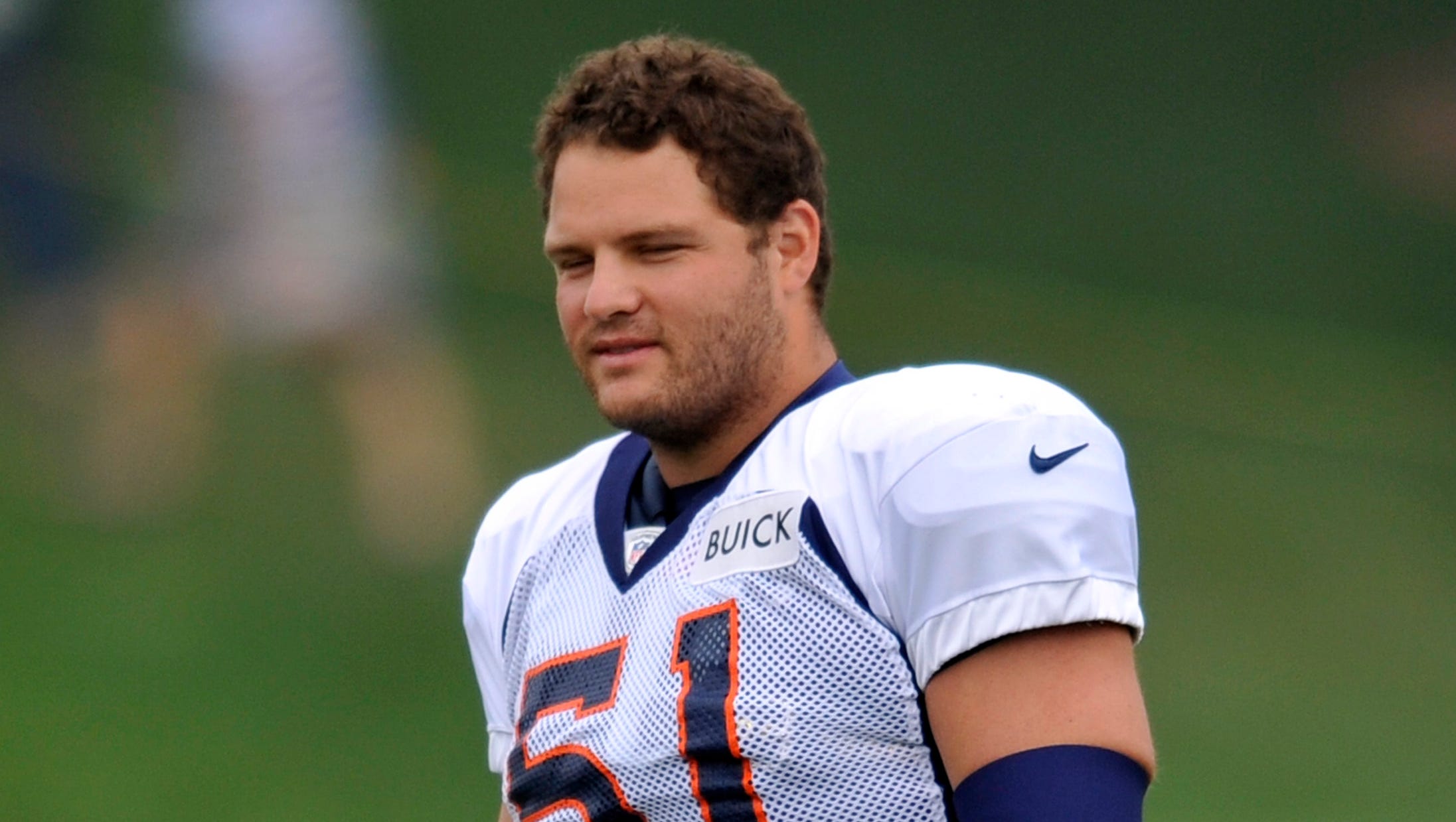 Titans add former Broncos center and a linebacker