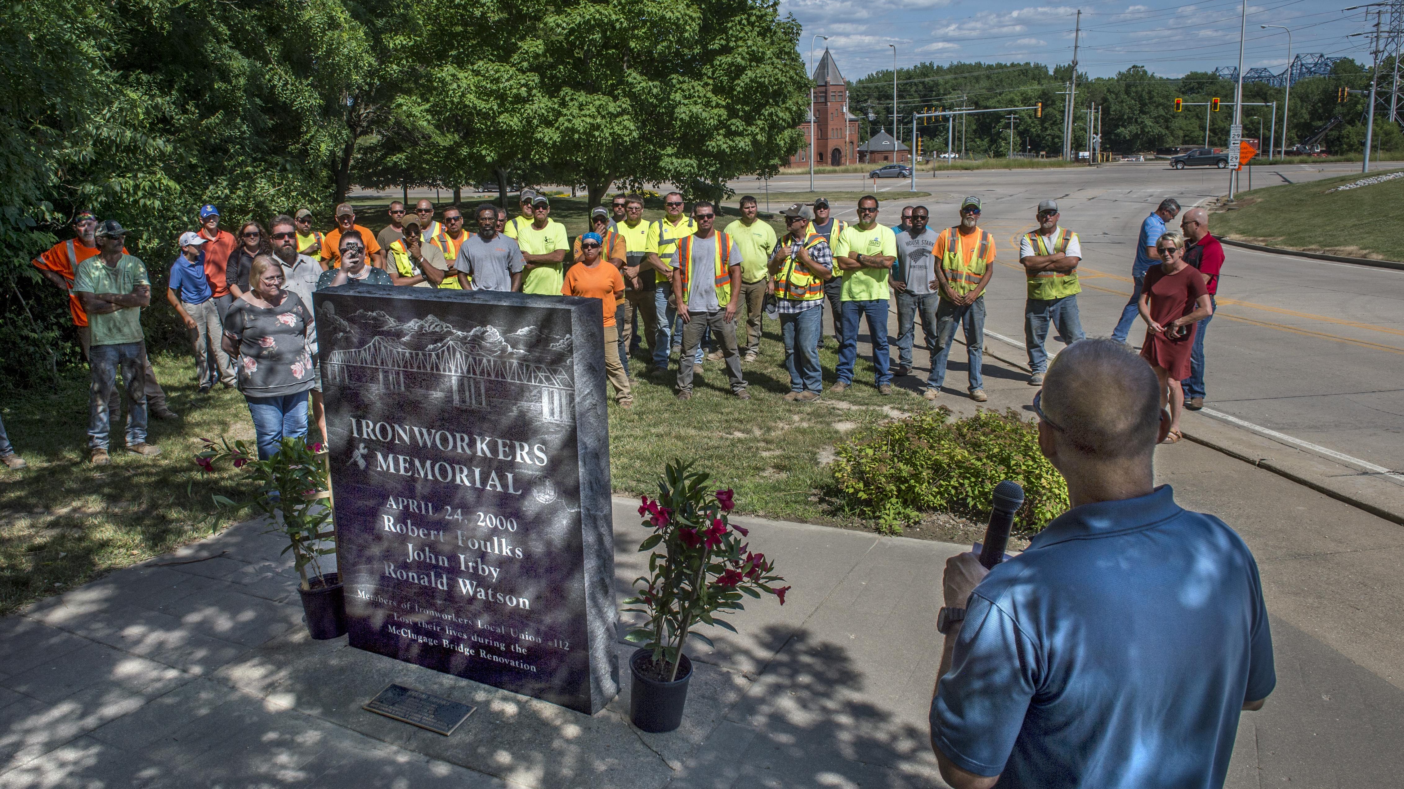 Memorial gathering to honor ironworkers killed in McClugage Bridge ...