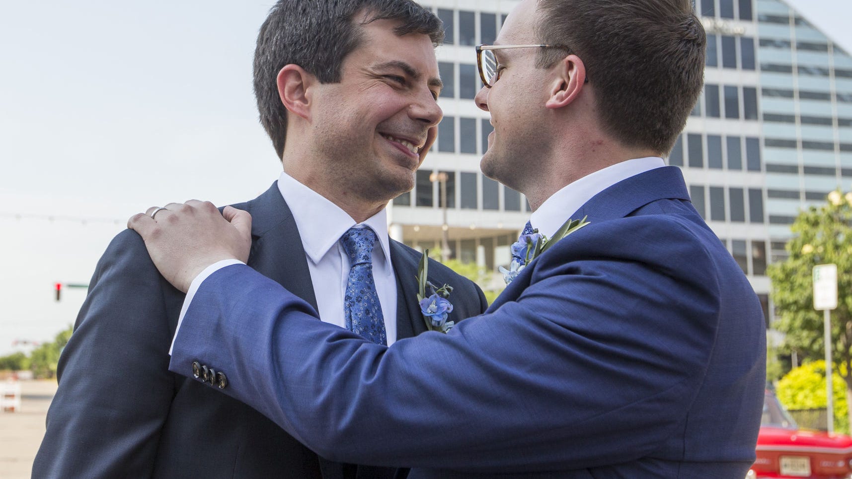 Mayor Pete Buttigieg marries partner Chasten Glezman in downtown South Bend