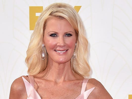Sandra Lee says she’s cancer free