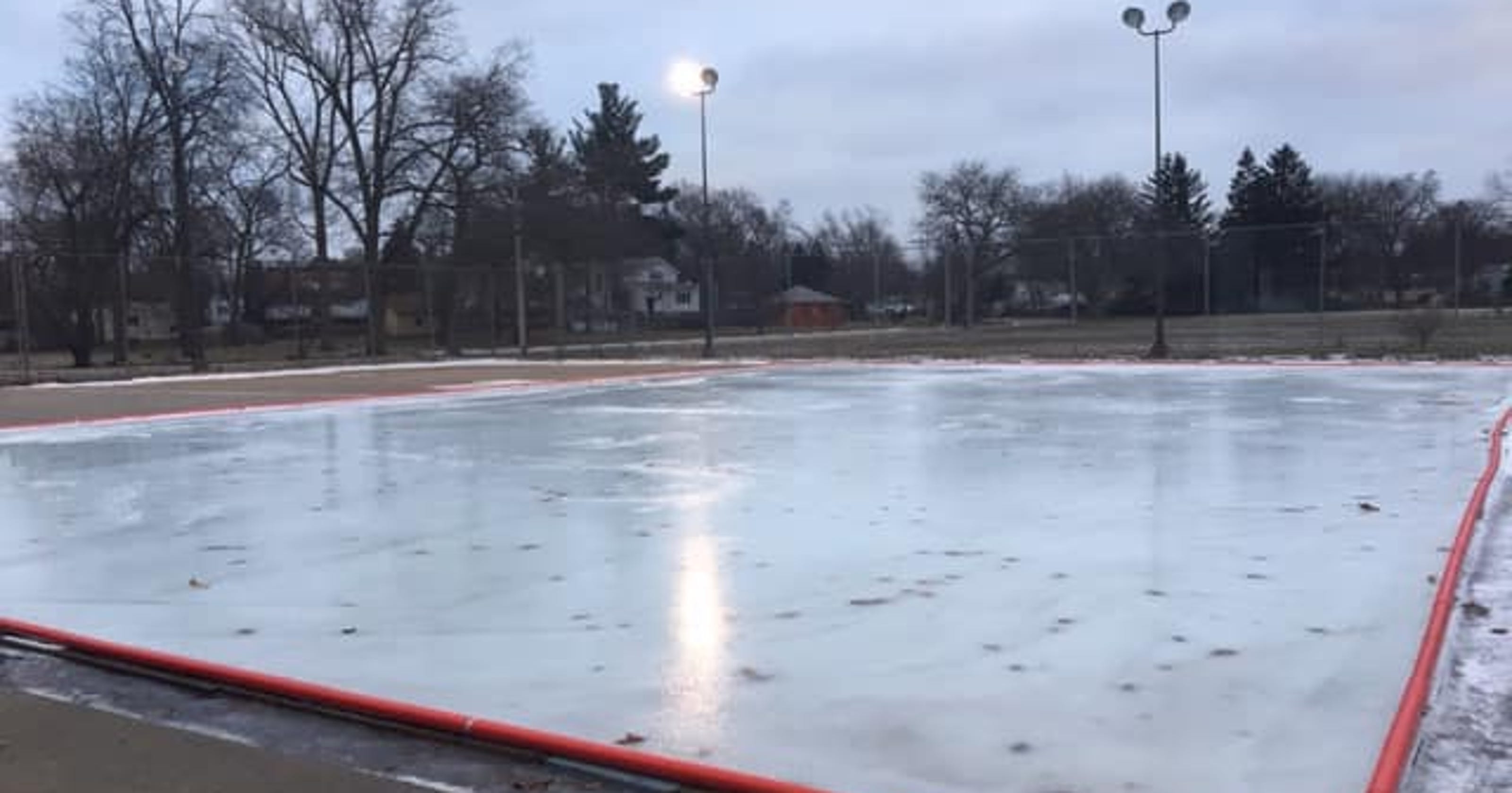 Open-air ice rink opens in south Lansing