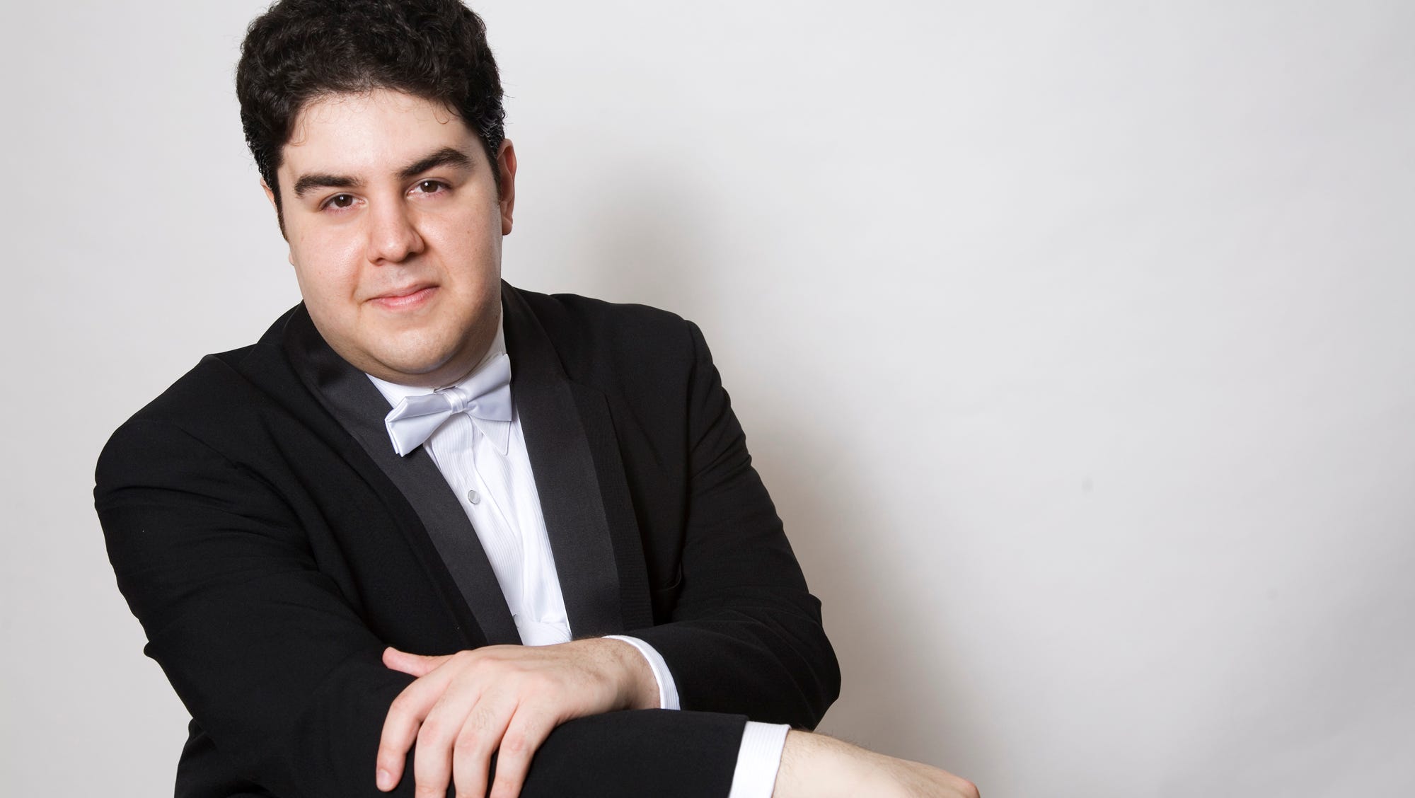 Introducing Phoenix Symphony maestro Tito Muñoz