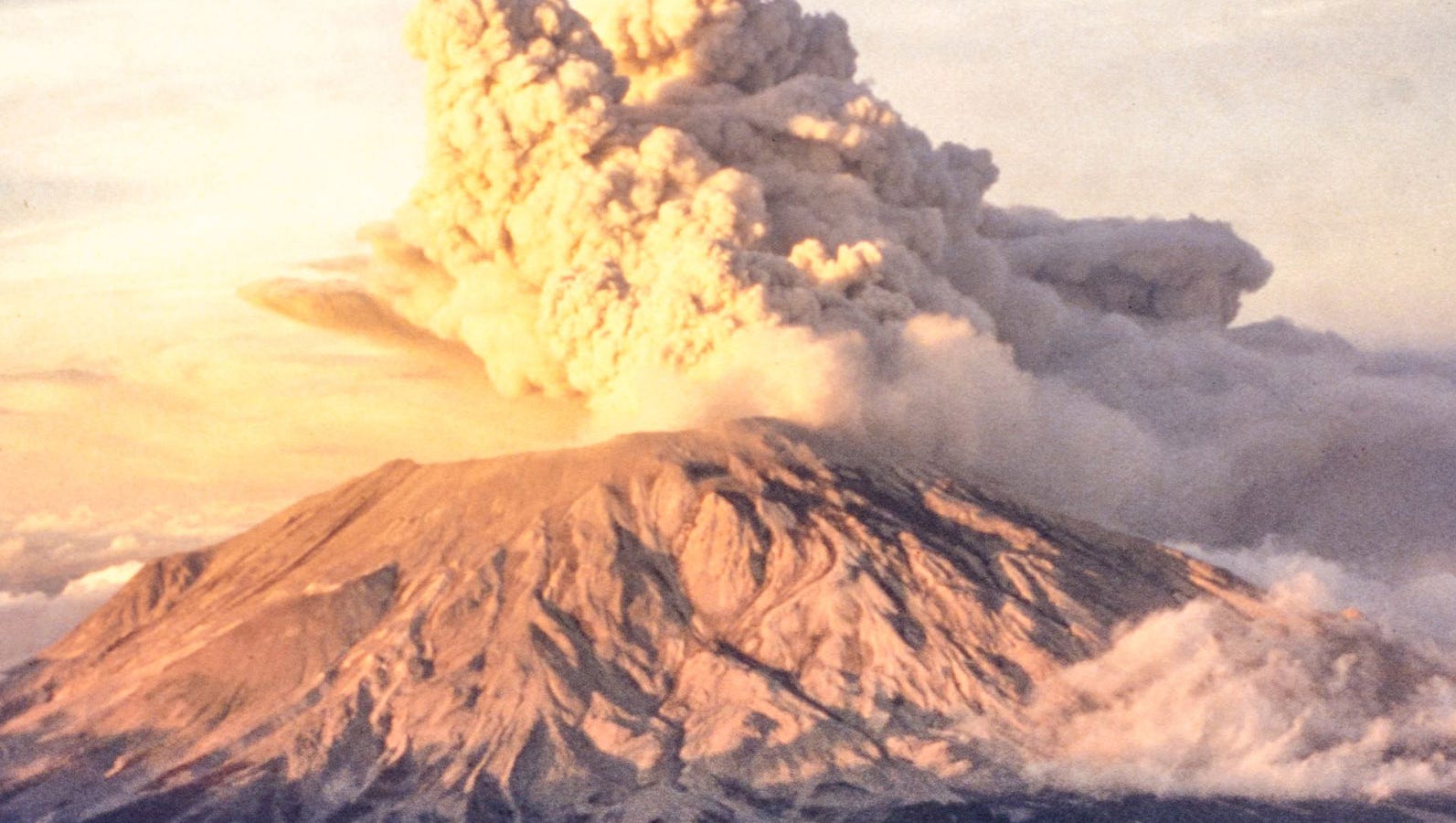 Mount St. Helens: Never-before-published photos capture eruptions