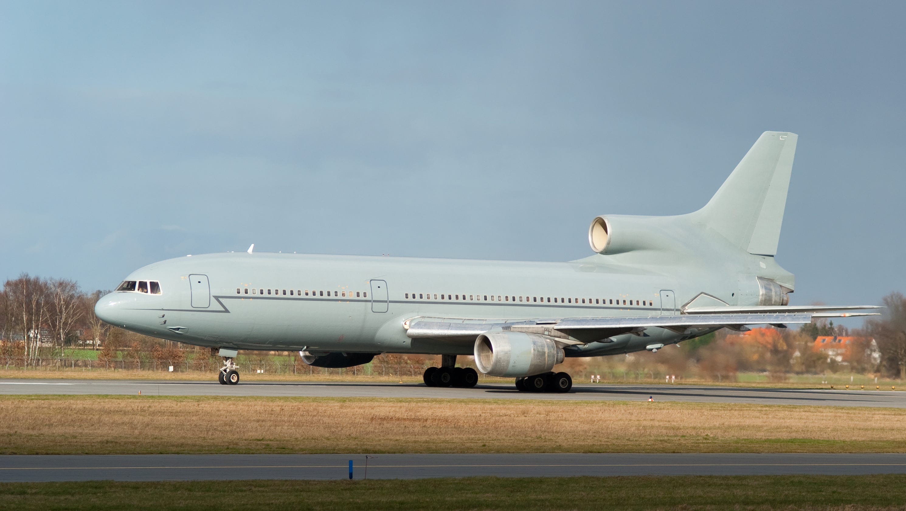 Three-engine jets: Questions about the L1011 and DC-10