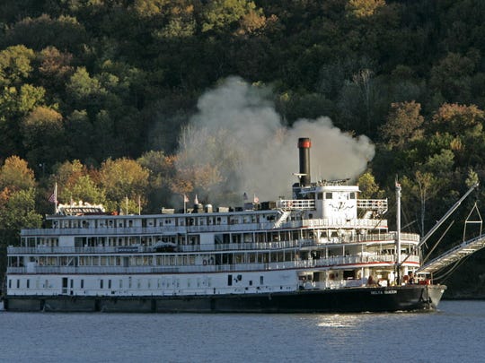 Famed riverboat Delta Queen on the move again