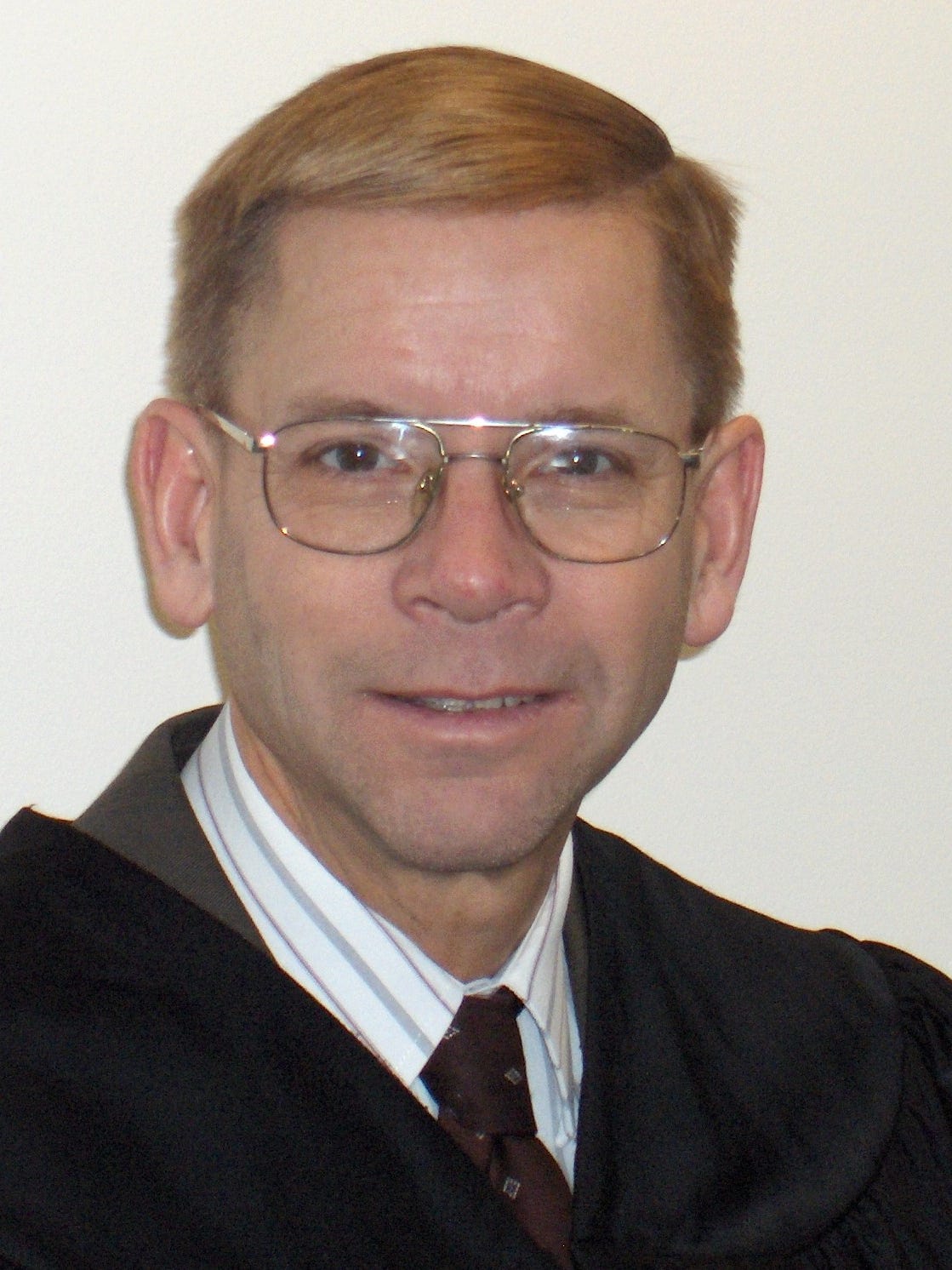 Supreme Court prohibits Len Kachinsky from exercising powers as judge
