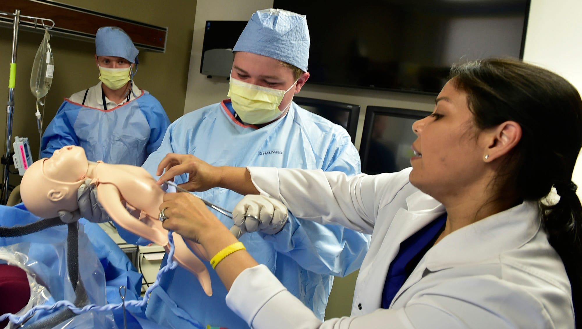 Students 'perform' appendectomy surgery at MedCamp