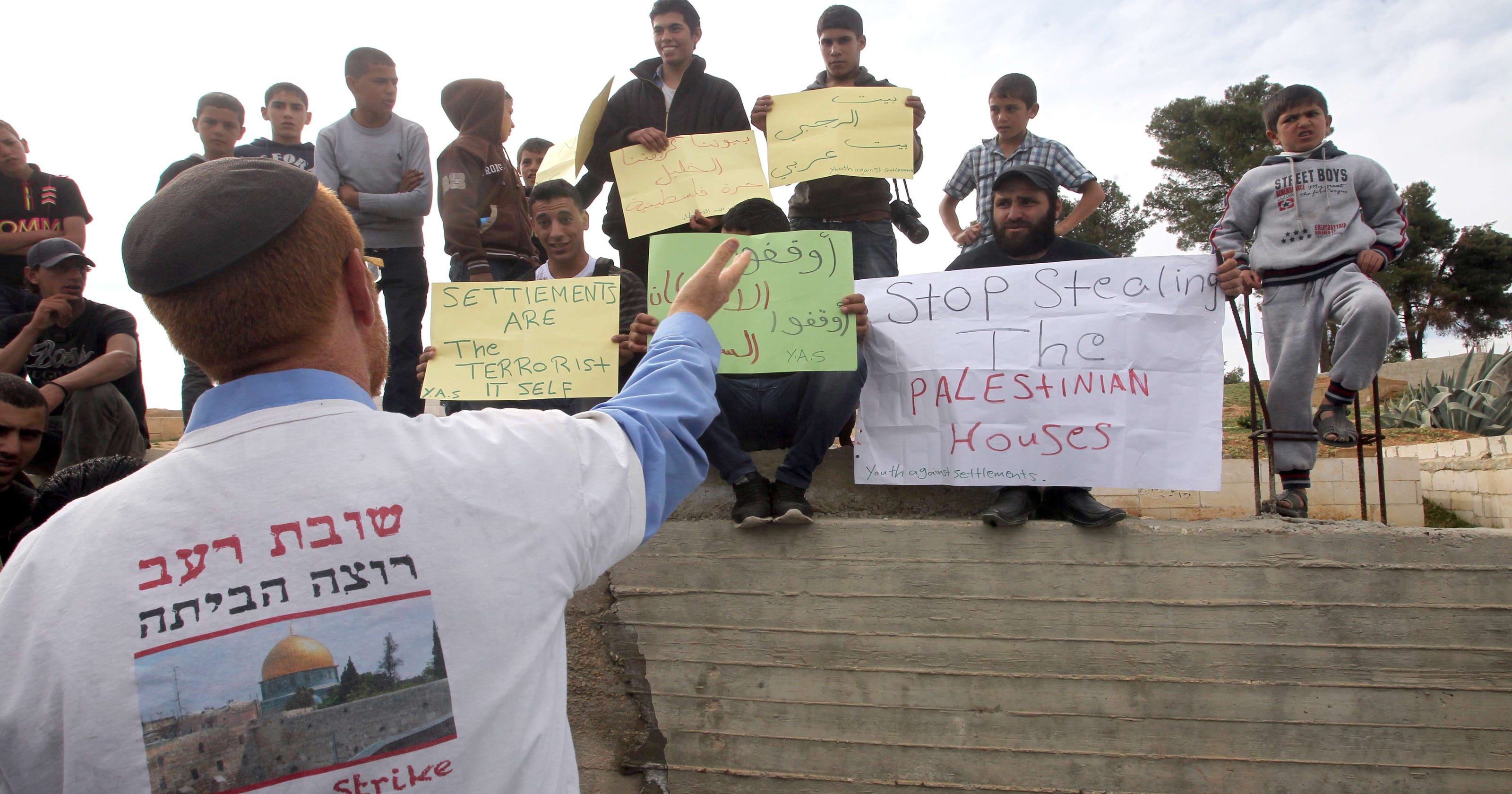 Israel police disperse riot at Jerusalem holy site