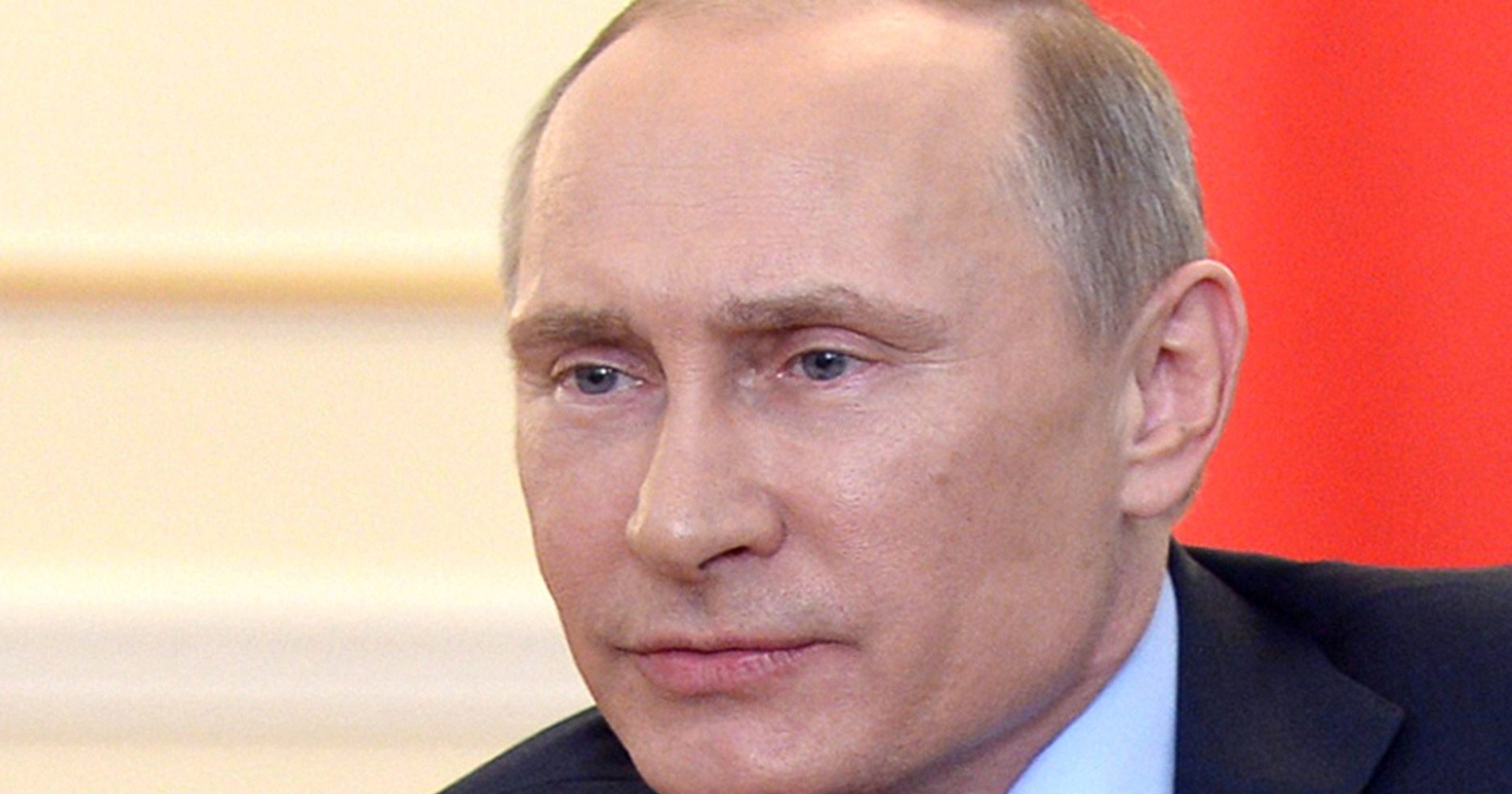 Pentagon studies Putin body language for hint of intent