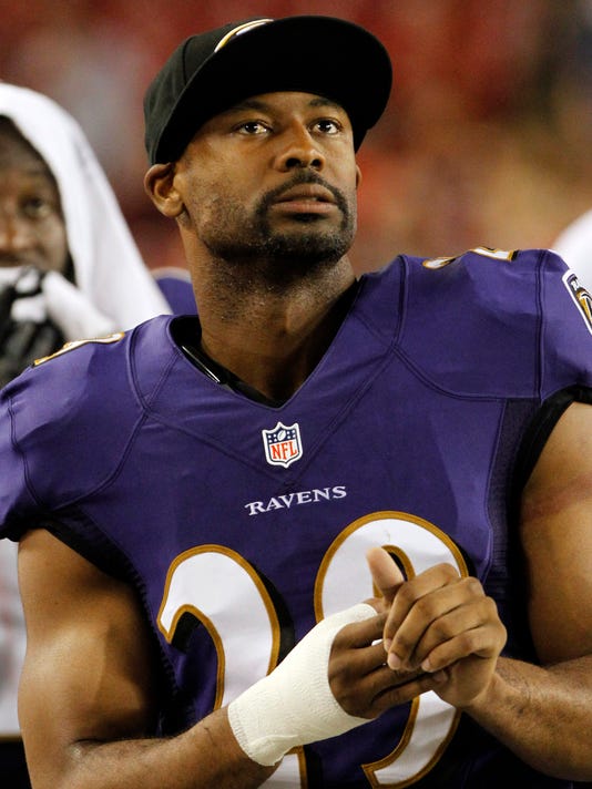 Ravens cut veterans Michael Huff, Marcus Spears