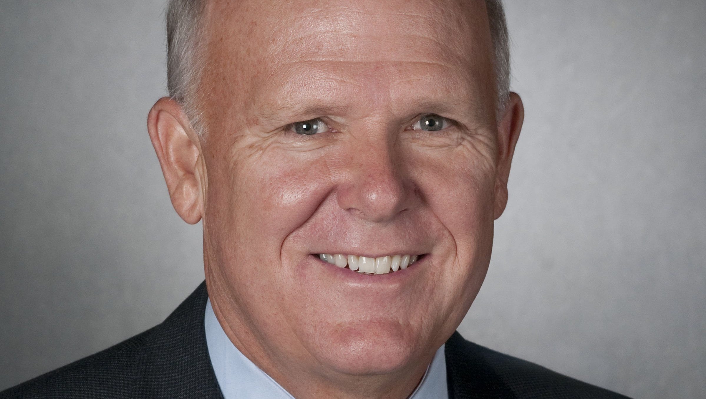 Ex-GM CEO Akerson among 50 leaders endorsing Clinton