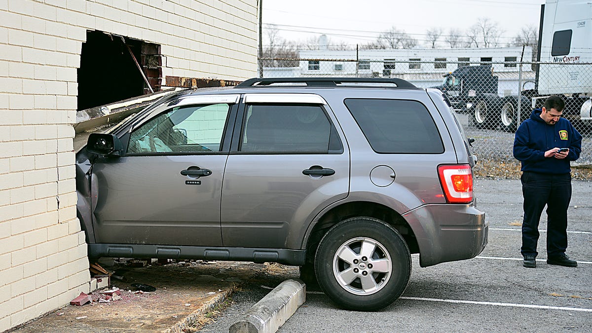 SUV crash and other local photos - 1/21/2015