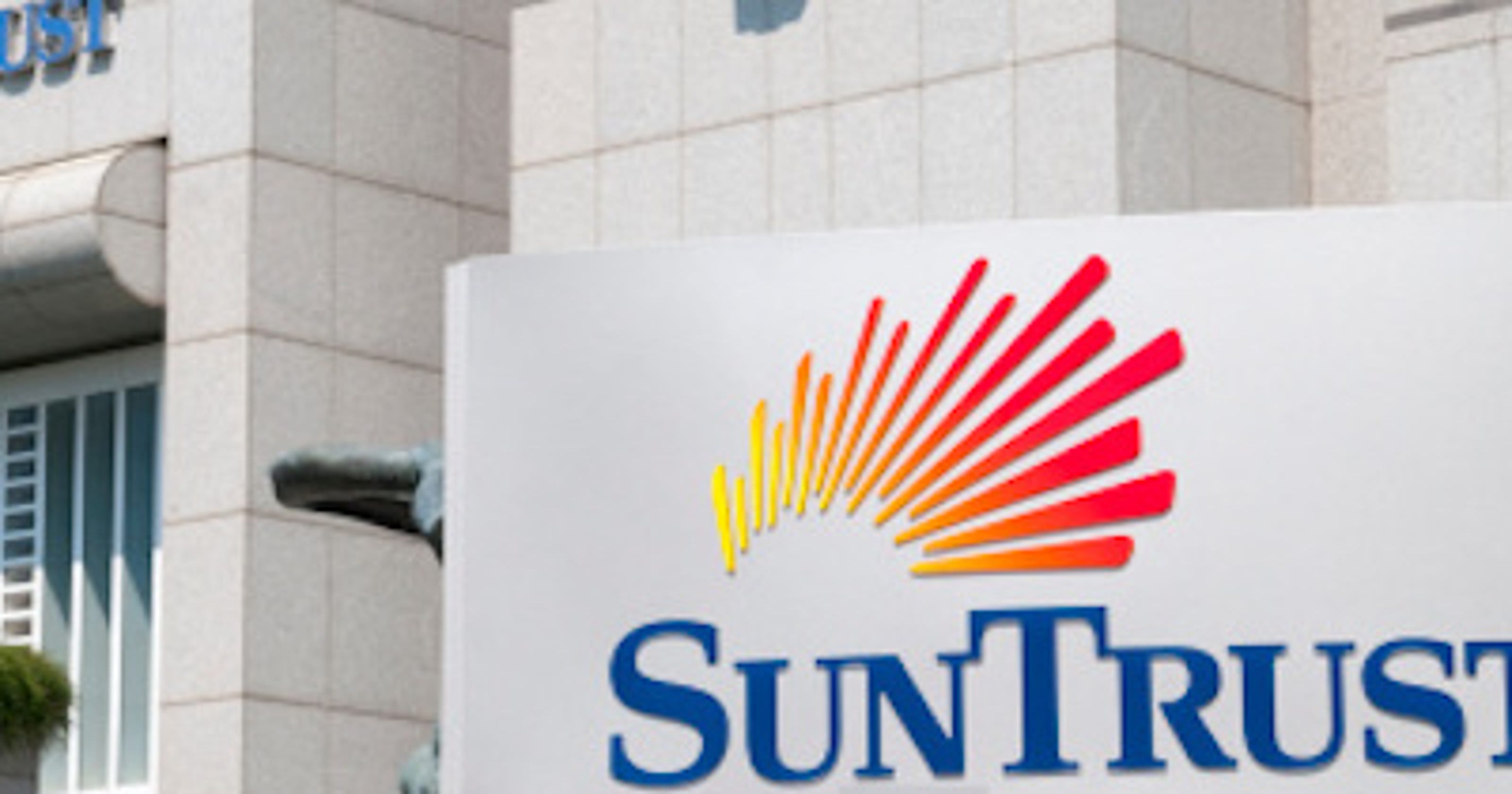 SunTrust: bank employee working with outside criminal during data breach