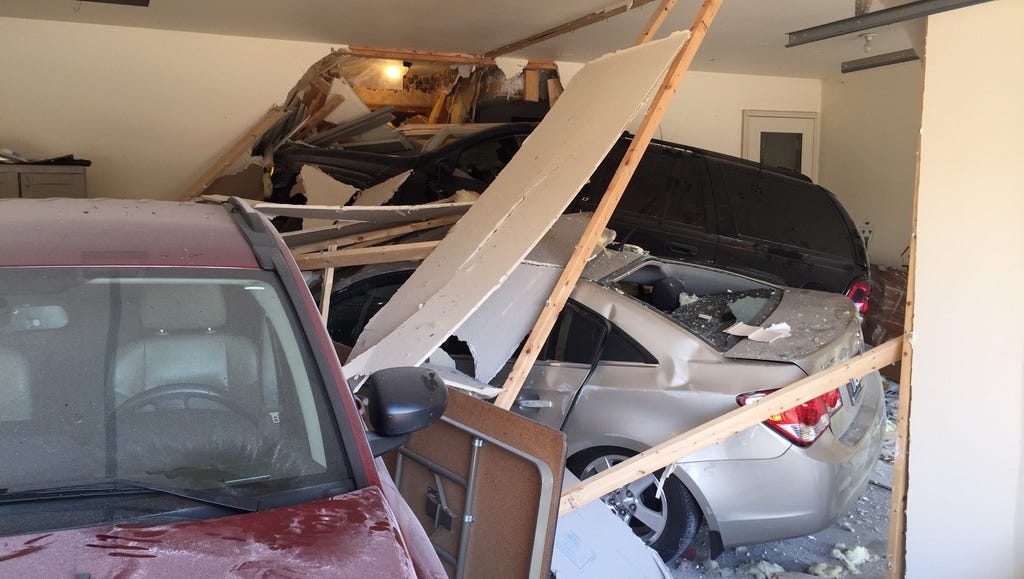 Car crashes into Manitowoc duplex garage