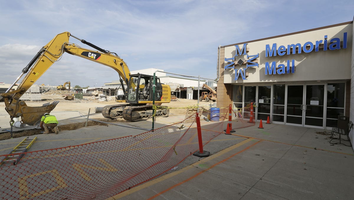 Memorial Mall comes down