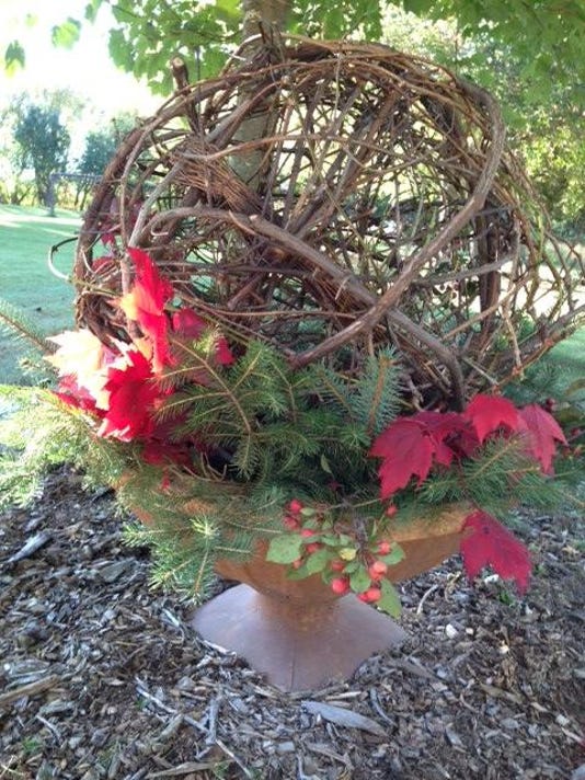 DIY: Grapevines make decorative ball