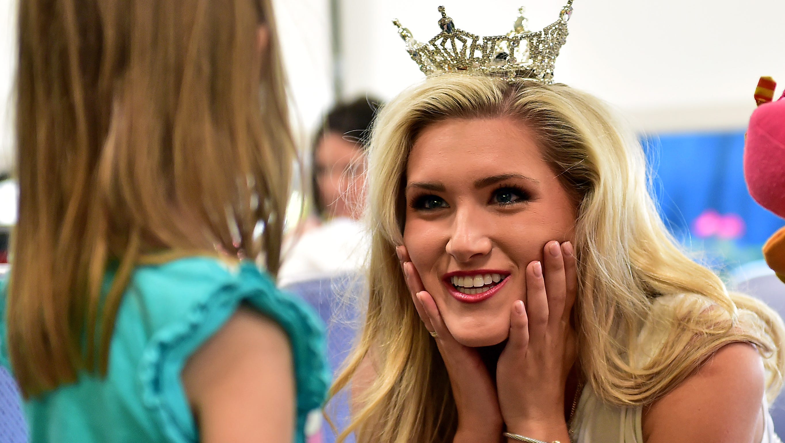 Miss Mississippi visits Batson Children's Hospital