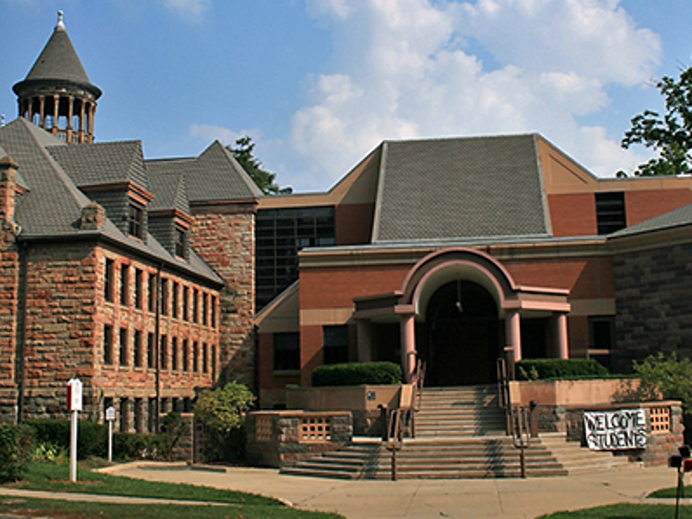 How Michigan families get welfare for private colleges