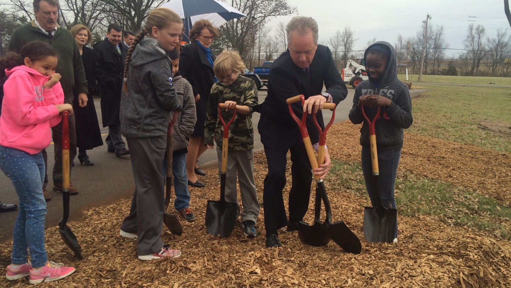 11 Louisville schools to get 800 new trees