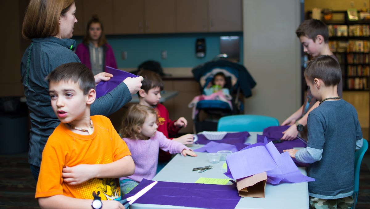 20 photos: Science Wednesday at the Franklin Avenue Library