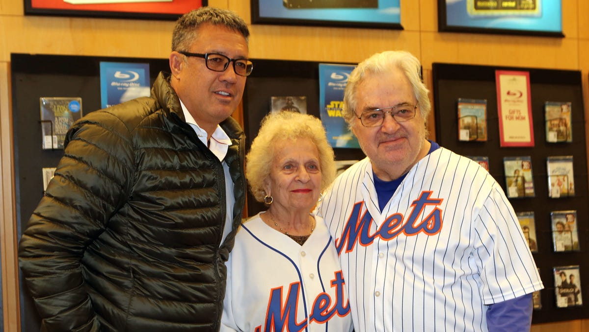 Ron Darling, former Mets pitcher at book signing