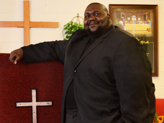 Pastor hopes for second chance at life in weight loss contest