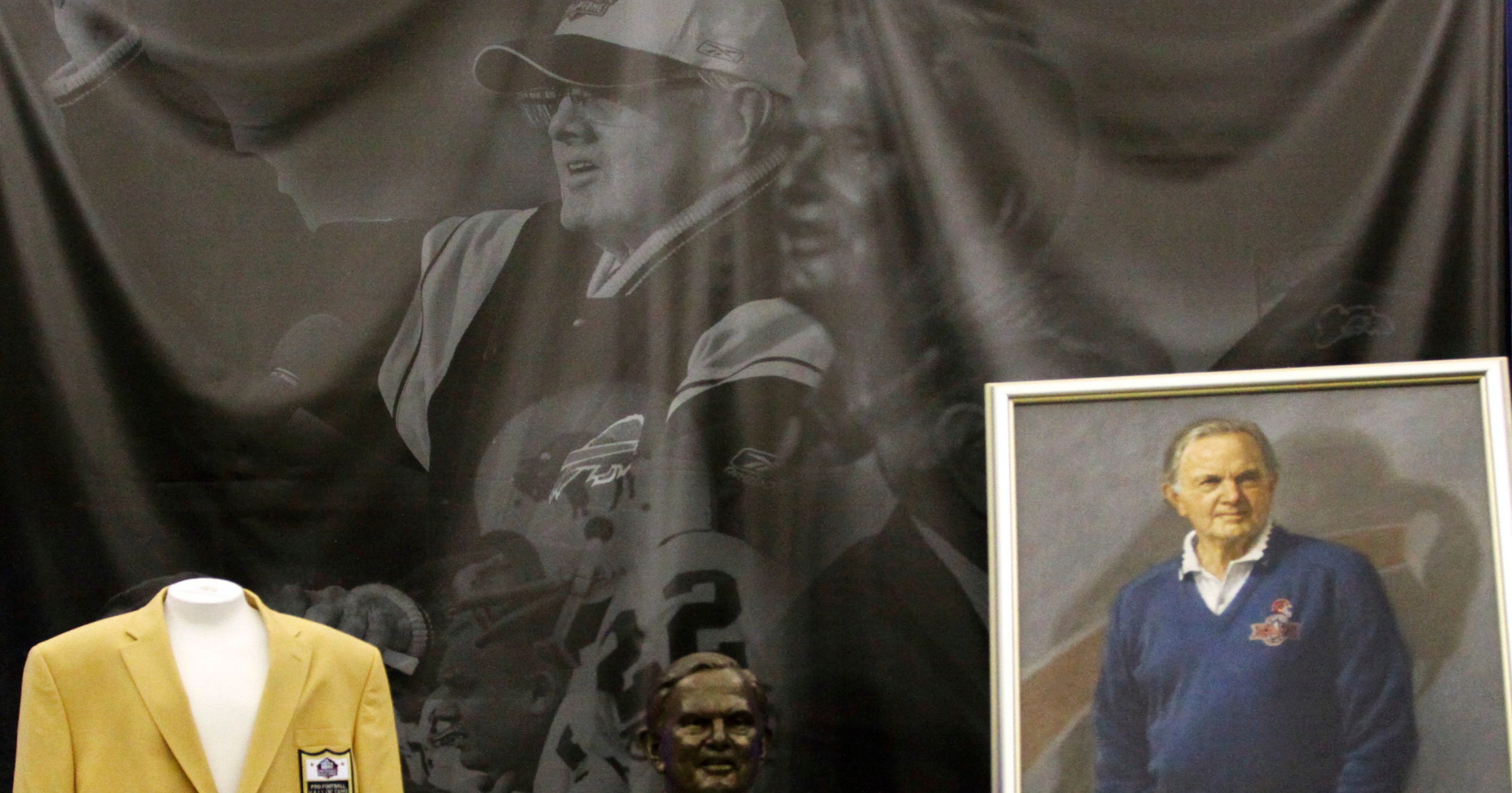 Bills fans, players pay tribute to Ralph Wilson