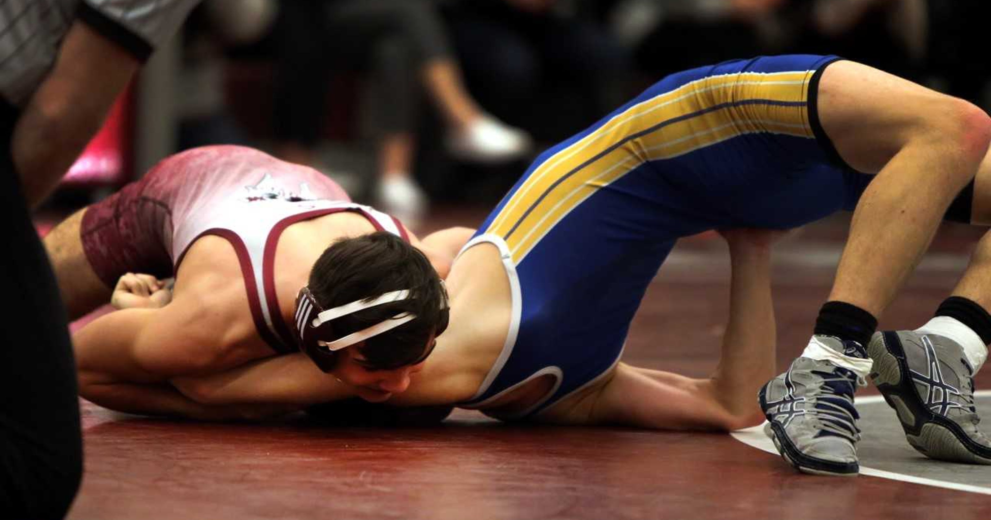 South River wrestling rides electric atmosphere to win over Spotswood