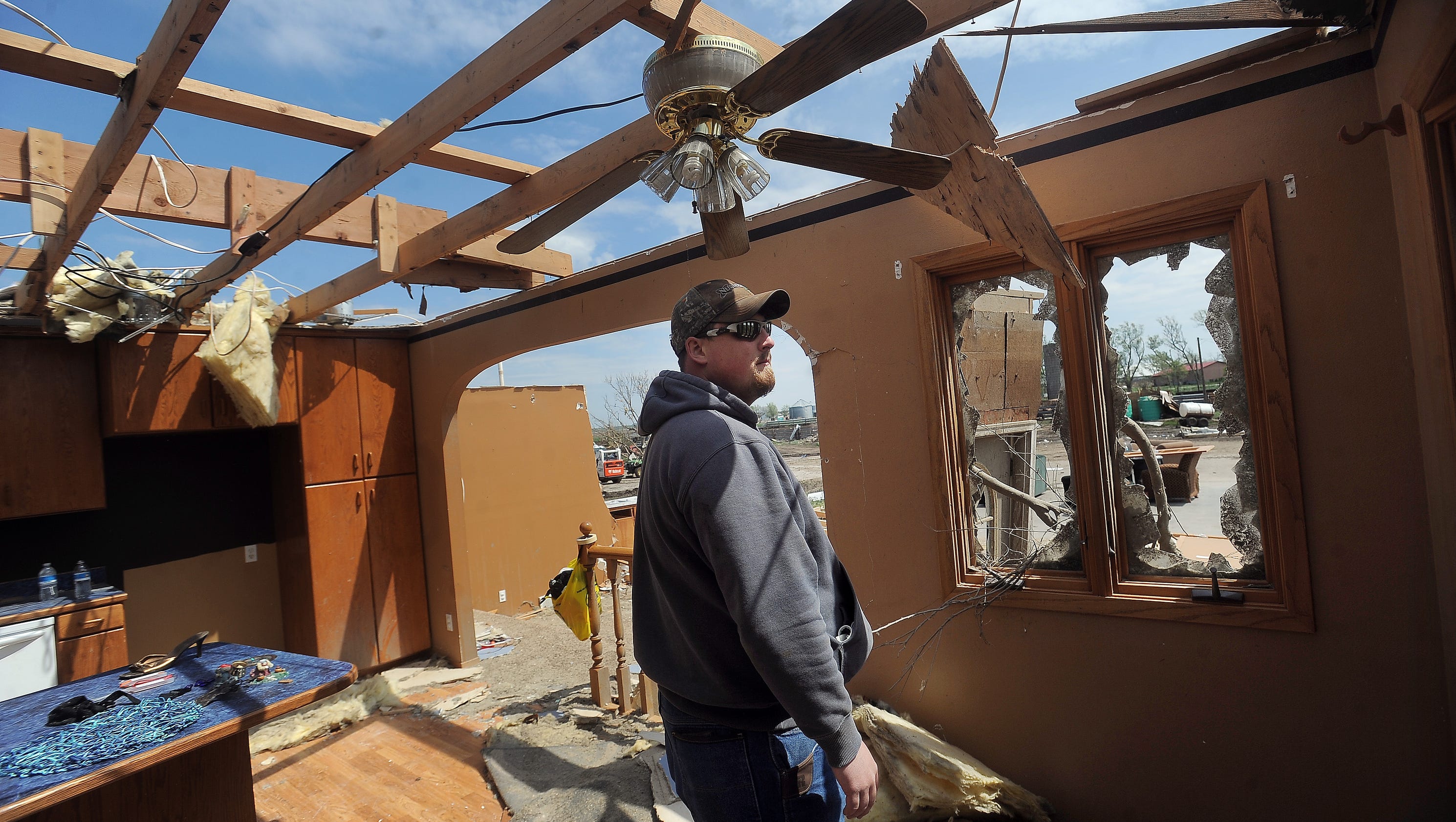 Tornado devastates South Dakota town of Delmont