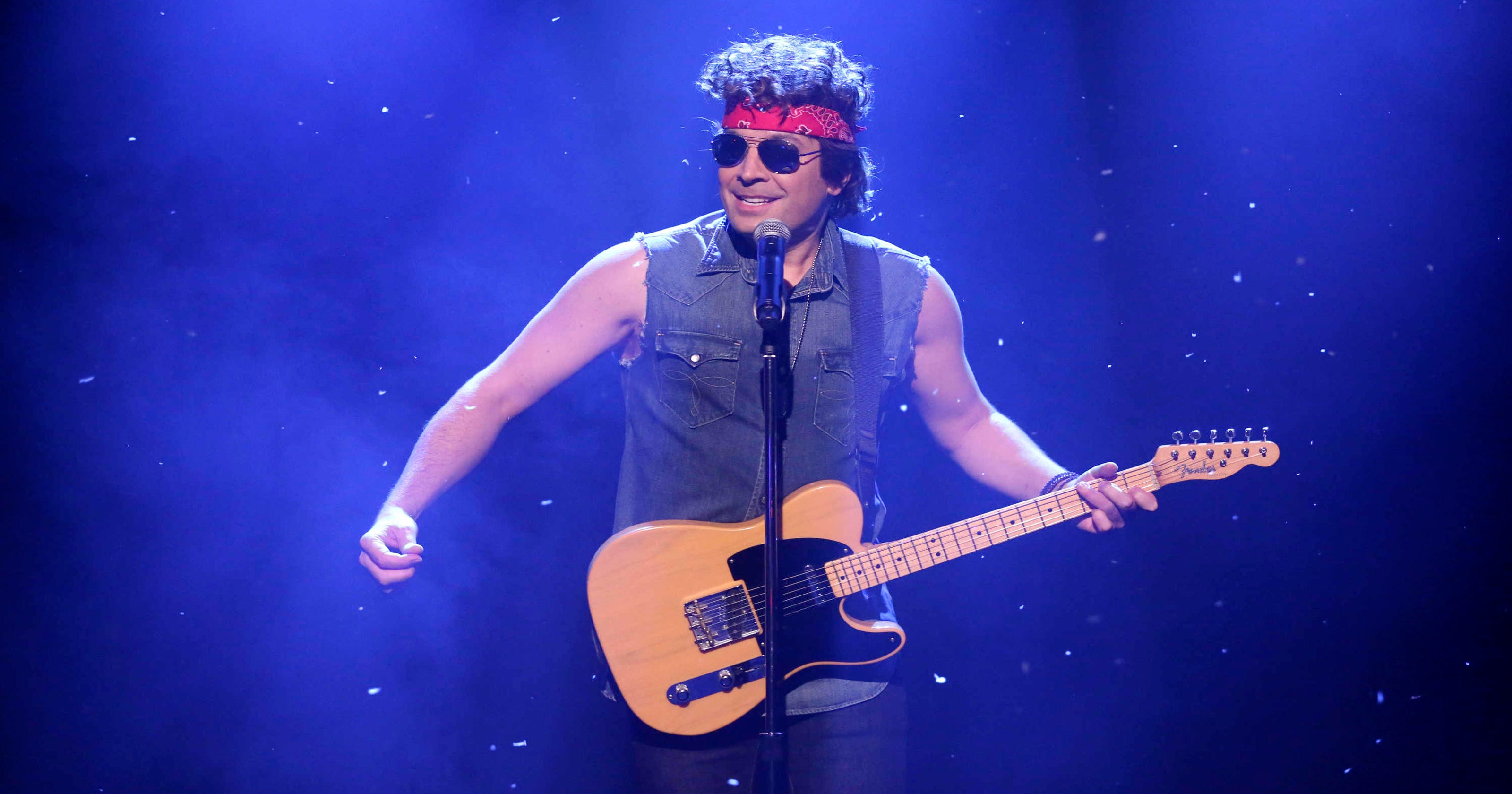 Jimmy Fallon sings 'Robert Mueller's Comin' to Town' as Springsteen