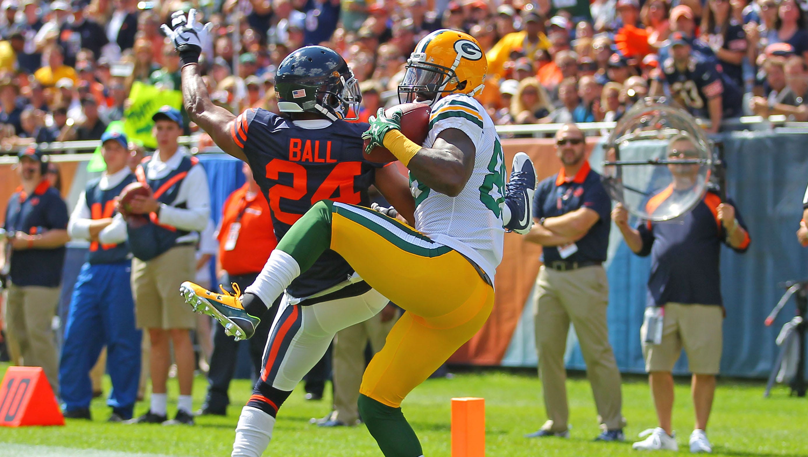Packers welcome back James Jones, who scores twice vs. Bears