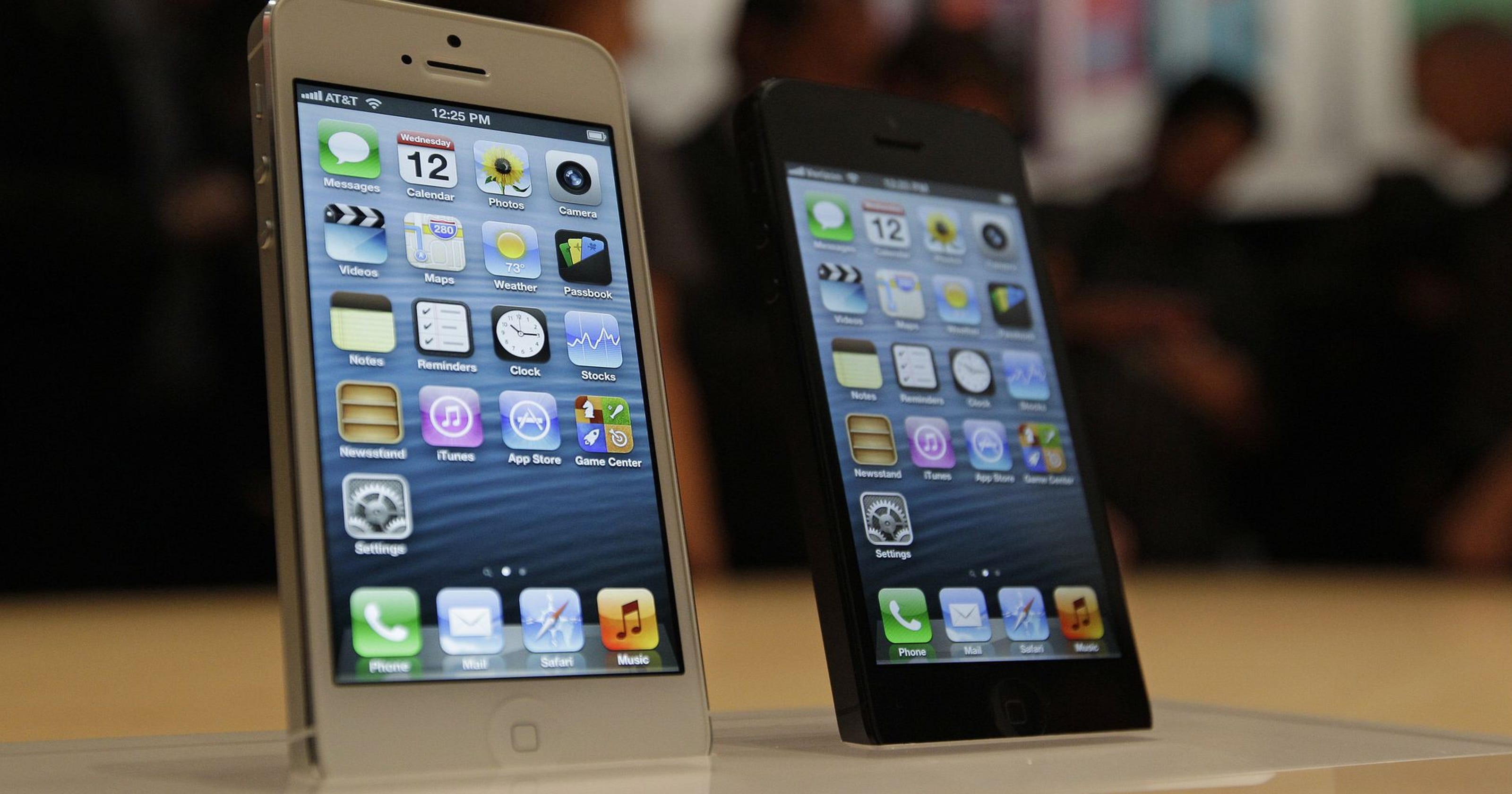 Minyanville: Why does Apple fear iPhone customization?