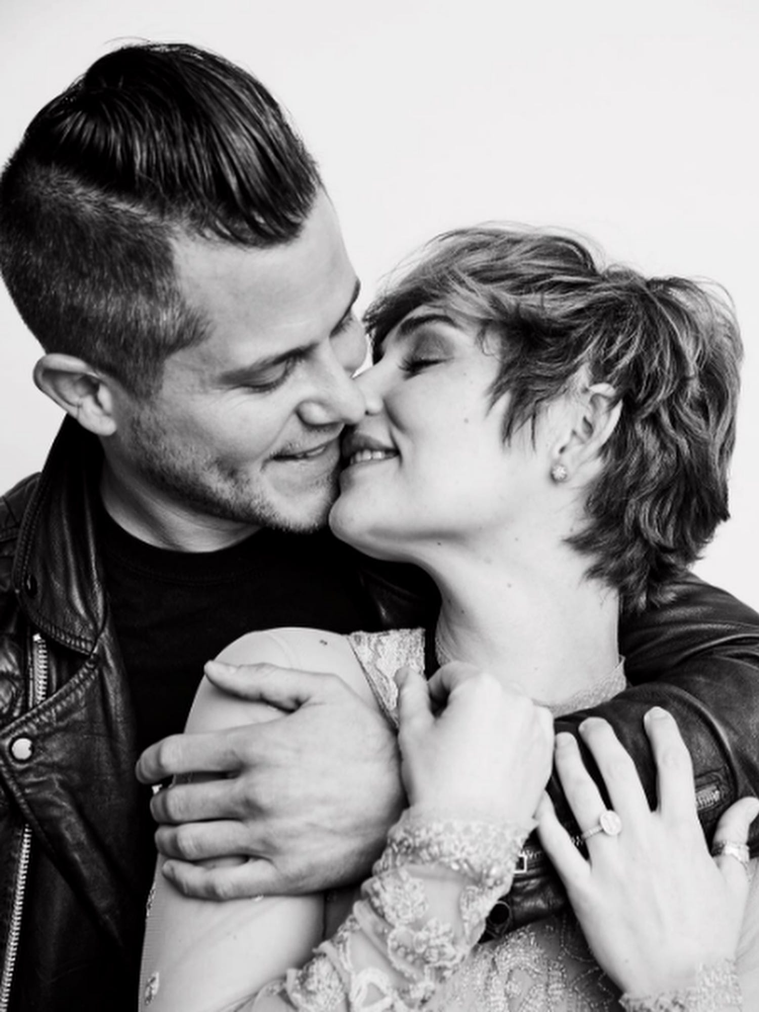 'Nashville' star Clare Bowen overcomes scars from childhood cancer