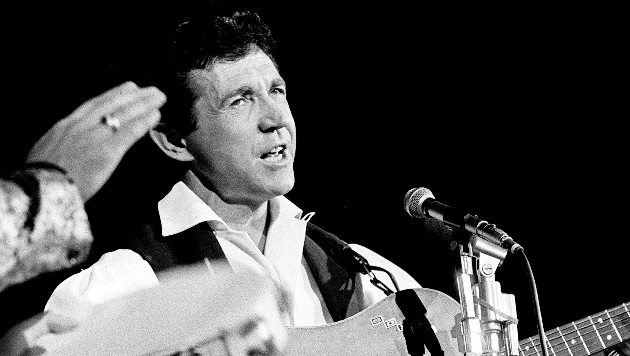 Country singer Sonny James dies at 87
