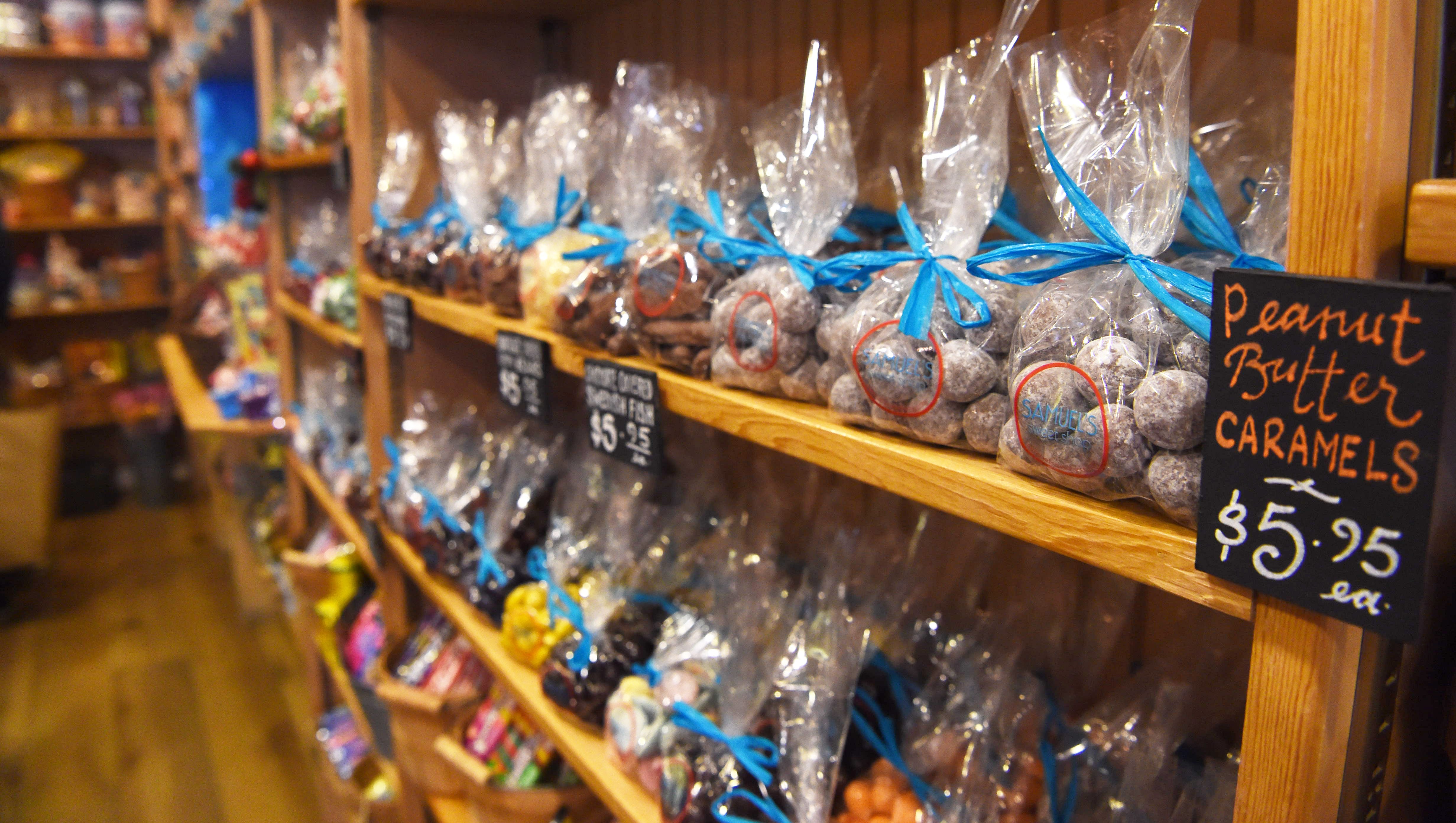 Paul Rudd and Jeffrey Dean Morgan help Samuel's keep Rhinebeck sweet