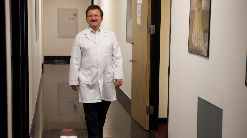 Texas medical board charges controversial cancer doctor