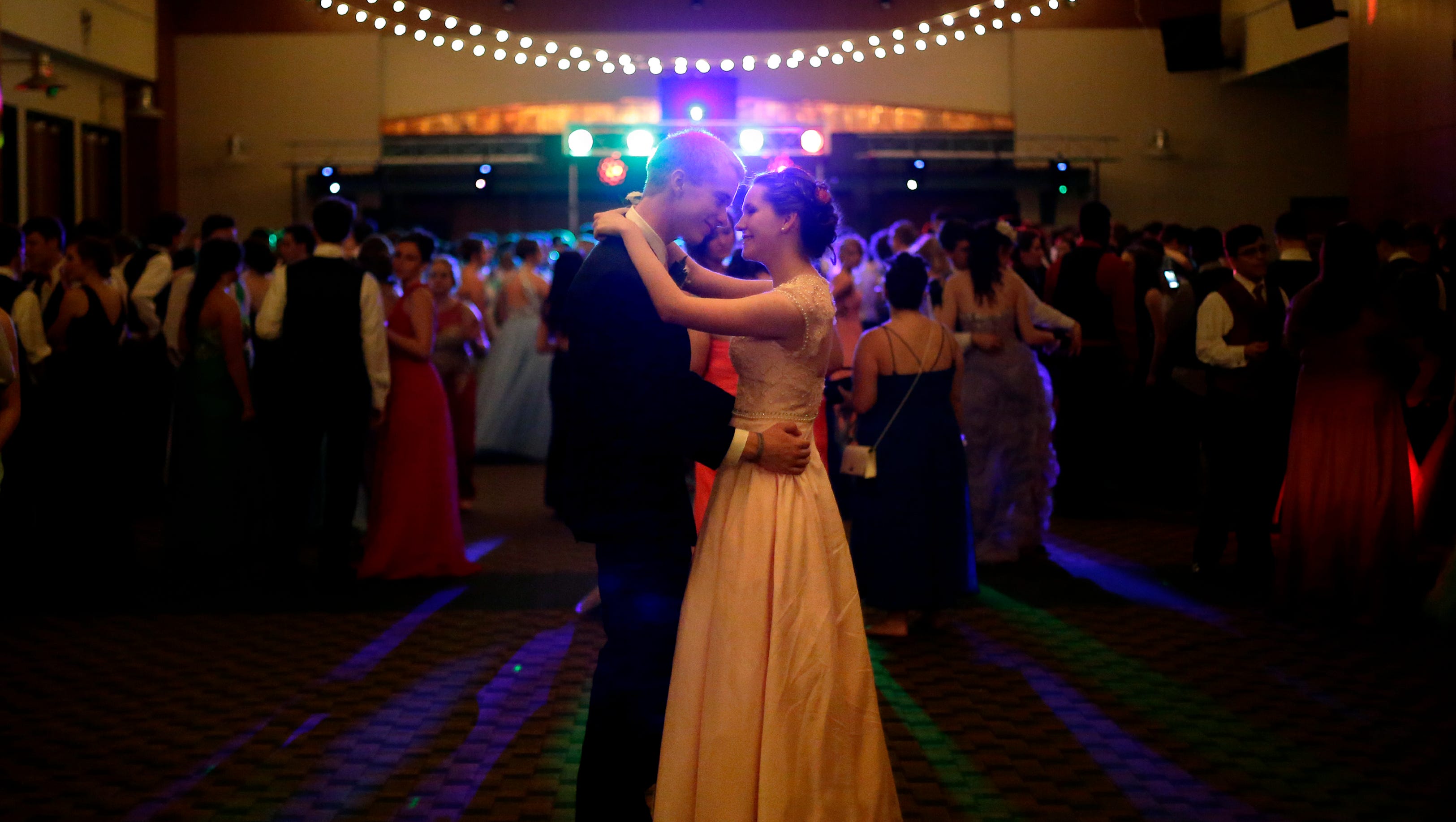 Appleton prom: Parents step in, plus other plans at Fox Cities schools