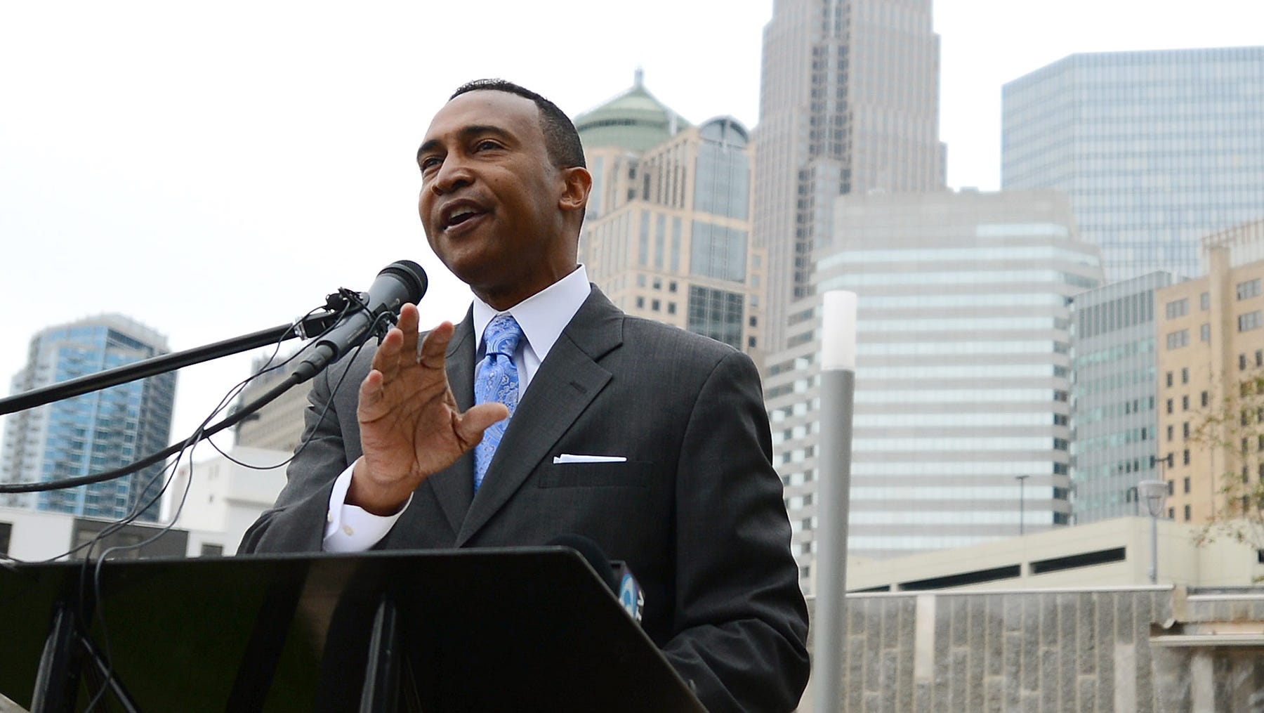 Charlotte mayor resigns after public corruption arrest