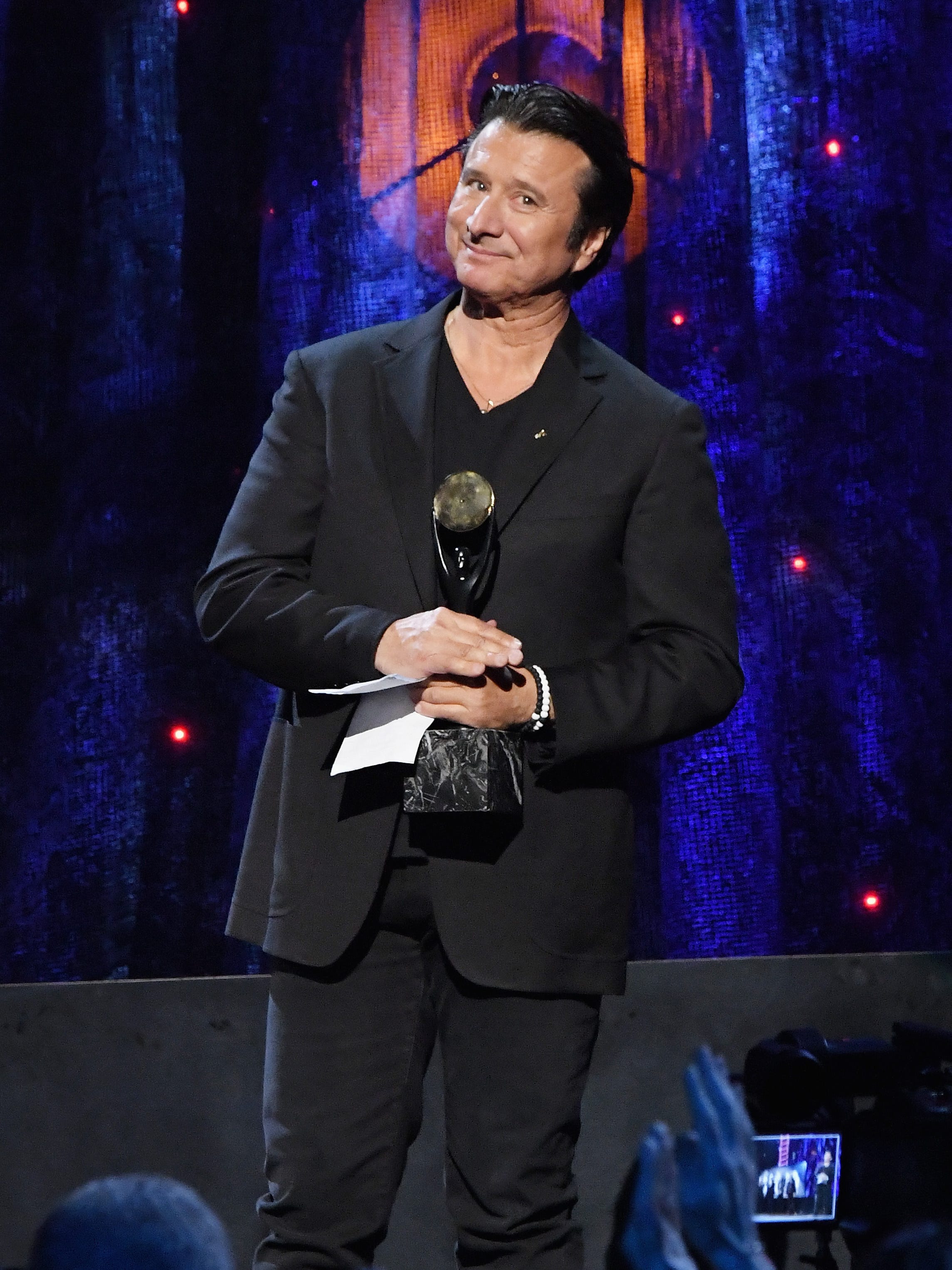 Steve Perry, former Journey singer, is back with solo album 'Traces'