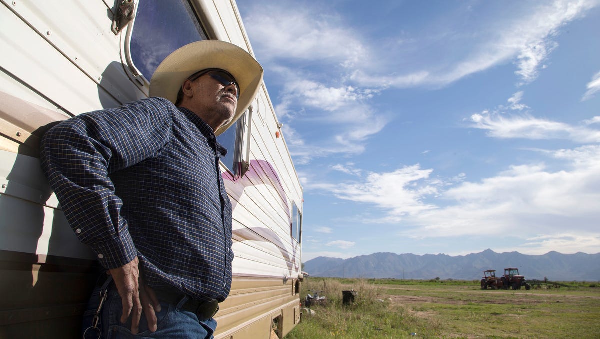 Feds approve controversial $2 billion Loop 202 extension